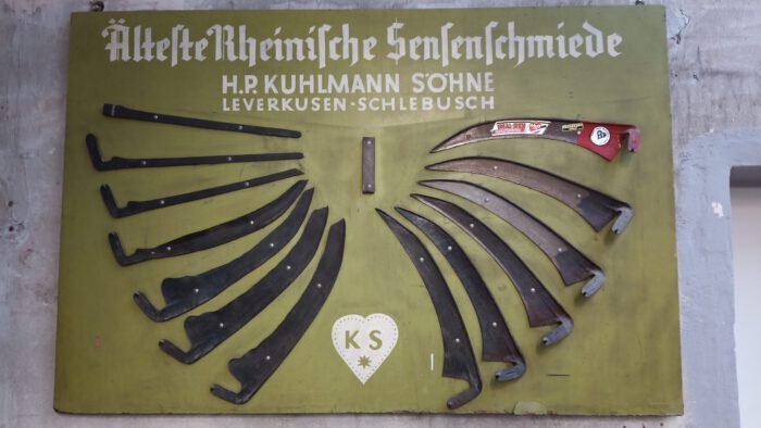 Freudenthaler Sensenhammer: Sense still alive! | die-Sensenlehrerin